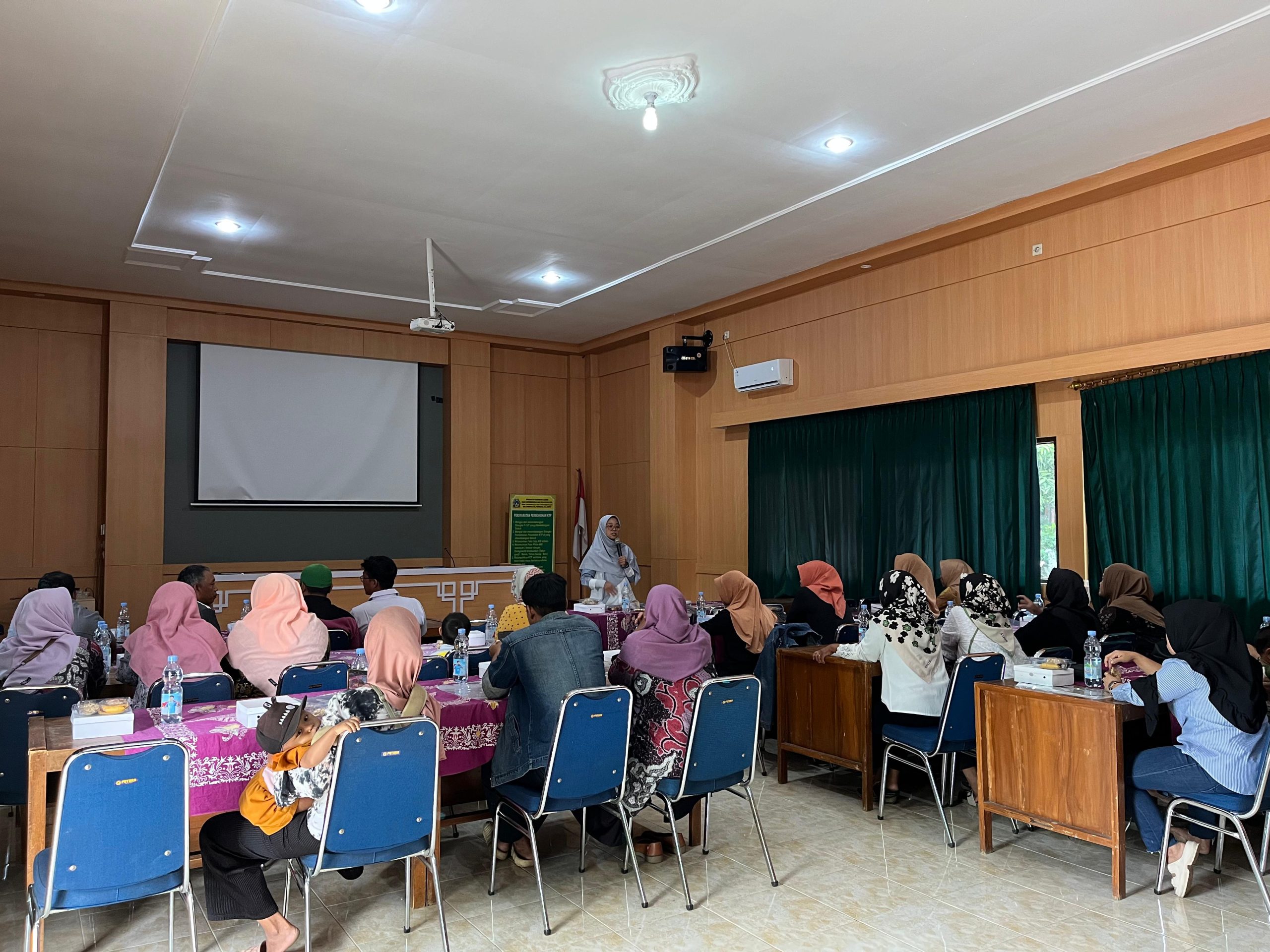 Membangun UMKM Berdaya Saing: Pemerintah Sambirejo Gelar Pelatihan Digital Marketing dan ...